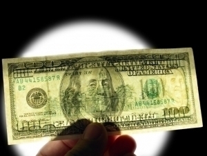 Zangiotada haydovchilarga soxta pul bergan shaxs ushlandi | Qalampir.uz