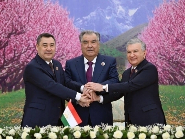 Mirziyoyev Xalqaro tinchlik mukofoti laureati bo‘ldi | Qalampir.uz